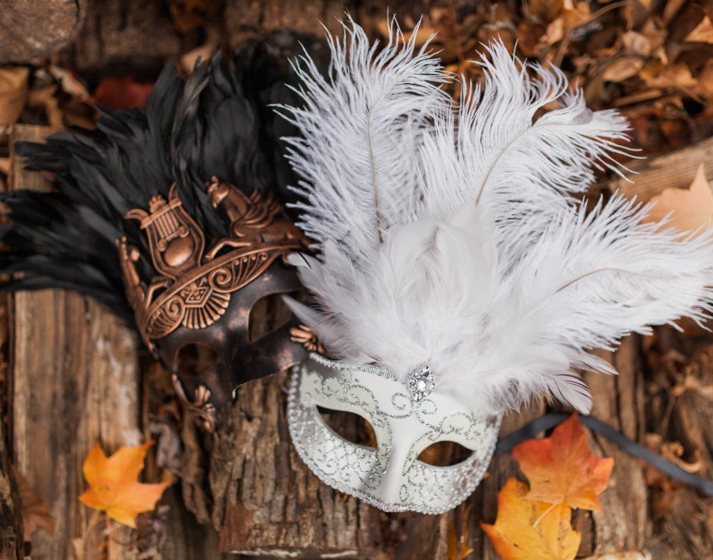 An Elegant Autumn Inspired Wedding with a Masquerade Twist - The Howard ...